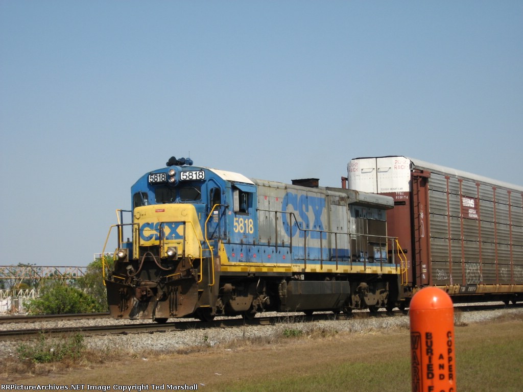 CSX 5818 switching a string of autoracks at the auto ramp